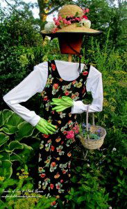 25 Homemade DIY Scarecrow Ideas for Your Garden