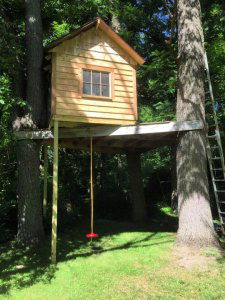 10 DIY Wooden Pallet Tree House Ideas and Designs