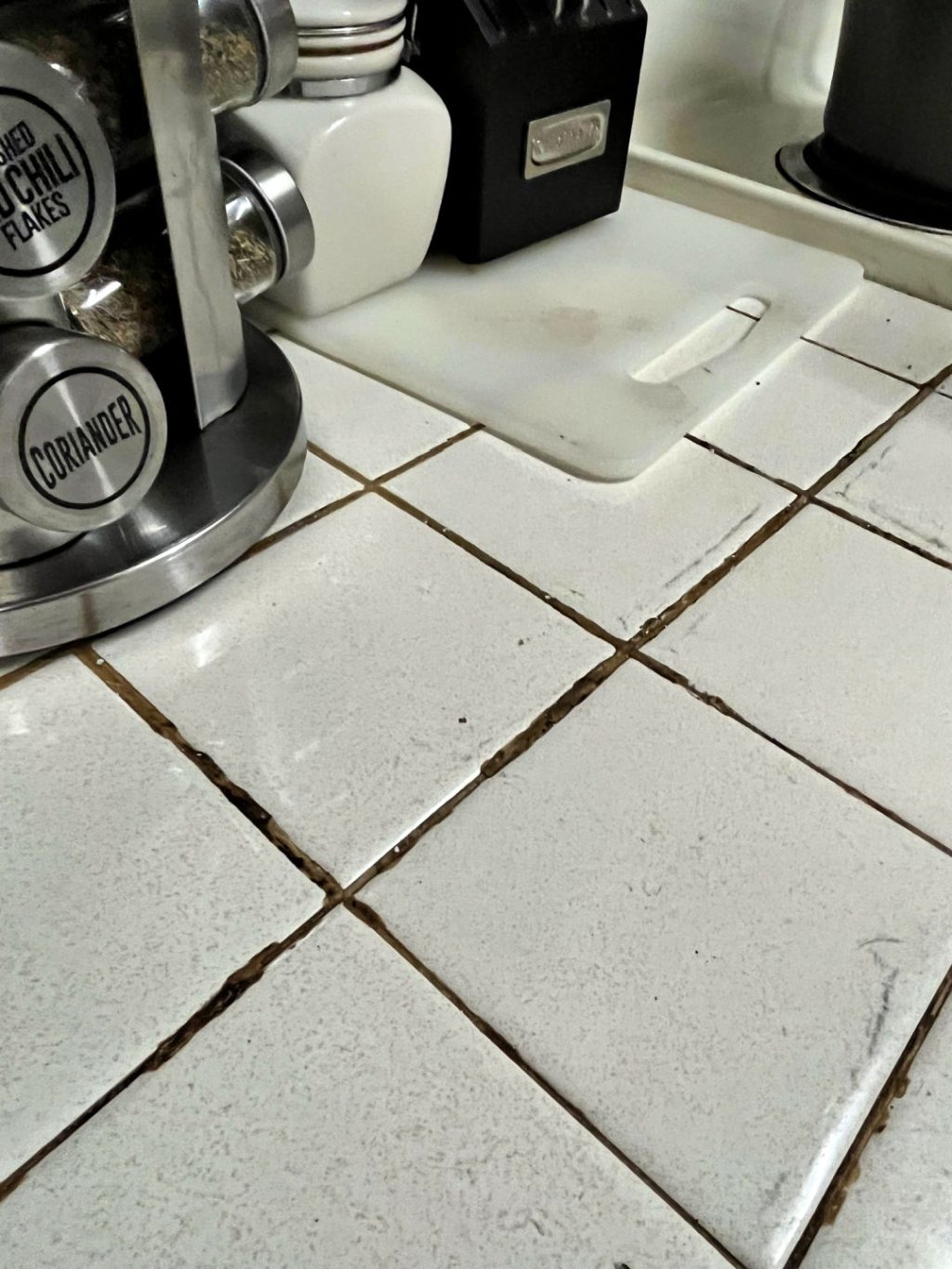 How to Clean and Fill Grout Lines in Tile Countertops