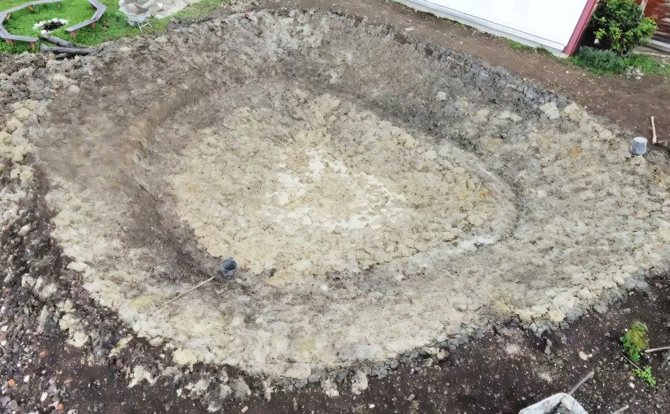 How to Build a DIY Natural Swimming Pool